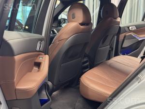 Pelēks BMW X5 2024 Rīga, ar dzinēja tilpumu 3.00 L un nobraukumu 41 tūkst. km par 65990 €, foto 29 vietnē AUTOMOTO.COM.LV