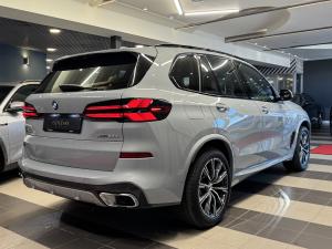 Pelēks BMW X5 2024 Rīga, ar dzinēja tilpumu 3.00 L un nobraukumu 41 tūkst. km par 64990 €, foto  vietnē AUTOMOTO.COM.LV