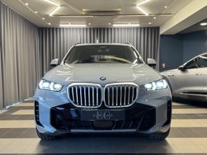 Grey BMW X5 2024 in Riga, with an engine capacity of 3.00 L and mileage of 41 thousand km for 64990 €, photo 3 on AUTOMOTO.COM.LV
