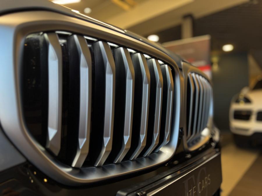 Grey BMW X5 2024 in Riga, with an engine capacity of 3.00 L and mileage of 41 thousand km for 64990 €, photo 38 on AUTOMOTO.COM.LV
