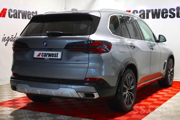 Pelēks BMW X5 2024 Rīga, ar dzinēja tilpumu 3.00 L un nobraukumu 22 tūkst. km par 75900 €, foto 5 vietnē AUTOMOTO.COM.LV