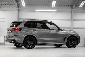 Grey BMW X5 2025 in Tukums, with an engine capacity of 3.00 L and mileage of 0 thousand km for 79990 €, photo 3 on AUTOMOTO.COM.LV