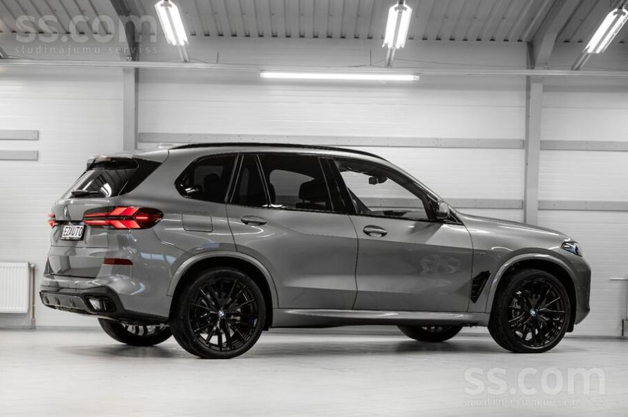 Grey BMW X5 2025 in Tukums, with an engine capacity of 3.00 L and mileage of 0 thousand km for 79990 €, photo 3 on AUTOMOTO.COM.LV