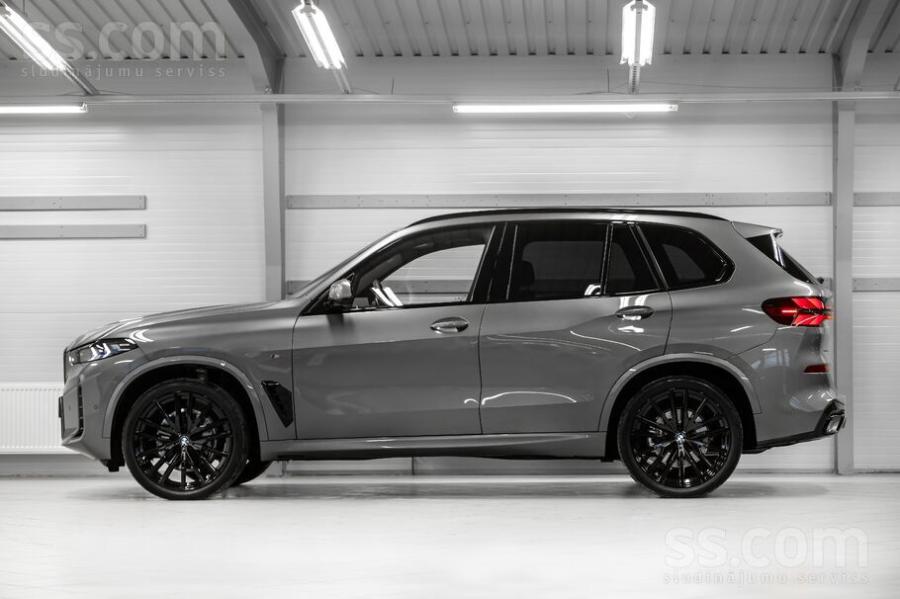 Grey BMW X5 2025 in Tukums, with an engine capacity of 3.00 L and mileage of 0 thousand km for 79990 €, photo 7 on AUTOMOTO.COM.LV