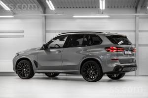 Grey BMW X5 2025 in Tukums, with an engine capacity of 3.00 L and mileage of 0 thousand km for 79990 €, photo 8 on AUTOMOTO.COM.LV