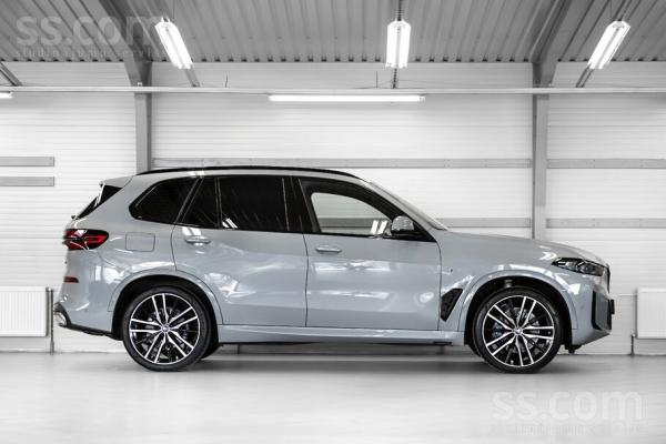 Grey BMW X5 2025 in Tukums, with an engine capacity of 3.00 L and mileage of 0 thousand km for 79990 €, photo 4 on AUTOMOTO.COM.LV