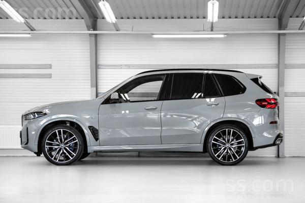 Grey BMW X5 2025 in Tukums, with an engine capacity of 3.00 L and mileage of 0 thousand km for 79990 €, photo 7 on AUTOMOTO.COM.LV