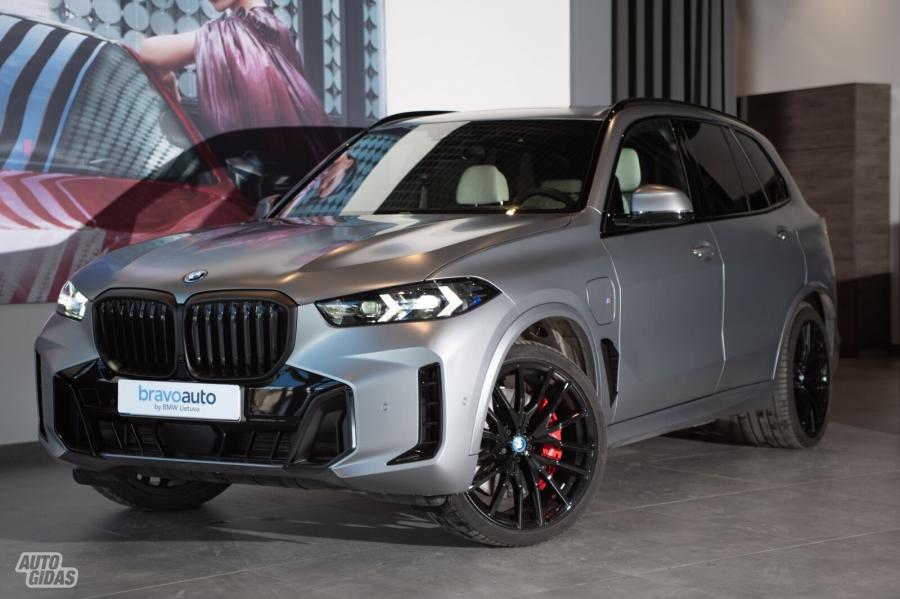 Pelēks BMW X5 2025 Kauņa, ar dzinēja tilpumu 3.00 L un nobraukumu 18 tūkst. km par 95774 €, foto 1 vietnē AUTOMOTO.COM.LV
