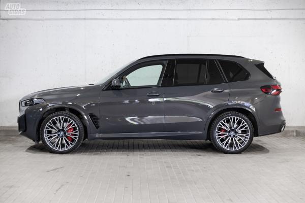 Grey BMW X5 2025 in Vilnius, with an engine capacity of 3.00 L and mileage of 16 thousand km for 85491 €, photo 4 on AUTOMOTO.COM.LV