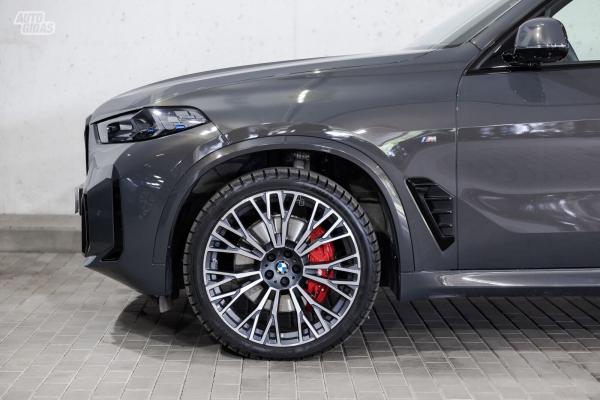 Grey BMW X5 2025 in Vilnius, with an engine capacity of 3.00 L and mileage of 16 thousand km for 85491 €, photo 5 on AUTOMOTO.COM.LV