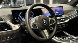 Pelēks BMW X5 2025 Rīga, ar dzinēja tilpumu 3.00 L un nobraukumu 13 tūkst. km par 95900 €, foto 24 vietnē AUTOMOTO.COM.LV
