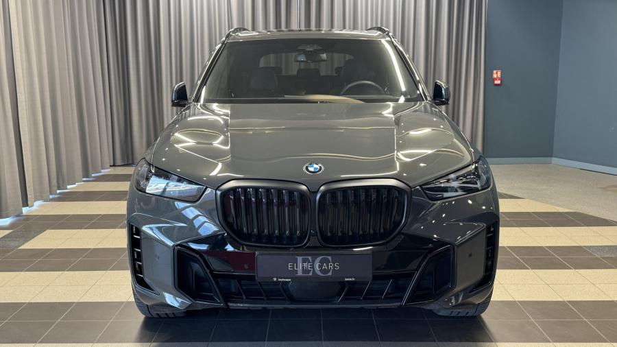 Grey BMW X5 2025 in Riga, with an engine capacity of 3.00 L and mileage of 13 thousand km for 95900 €, photo 1 on AUTOMOTO.COM.LV