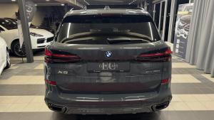 Grey BMW X5 2025 in Riga, with an engine capacity of 3.00 L and mileage of 13 thousand km for 95900 €, photo 5 on AUTOMOTO.COM.LV