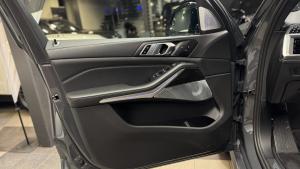 Grey BMW X5 2025 in Riga, with an engine capacity of 3.00 L and mileage of 13 thousand km for 95900 €, photo 20 on AUTOMOTO.COM.LV