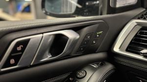 Grey BMW X5 2025 in Riga, with an engine capacity of 3.00 L and mileage of 13 thousand km for 95900 €, photo 26 on AUTOMOTO.COM.LV