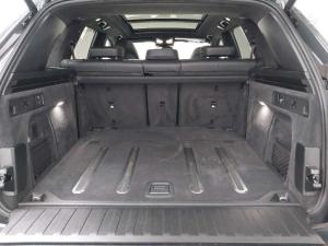 Grey BMW X5 2025 in Vilnius, with an engine capacity of 2.99 L and mileage of 74 thousand km for 77777 €, photo 27 on AUTOMOTO.COM.LV
