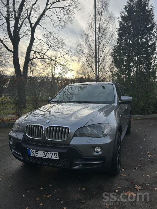 Grey BMW X5 2009 in Riga, with an engine capacity of 2.90 L and mileage of 402 thousand km for 7200 €, photo 2 on AUTOMOTO.COM.LV