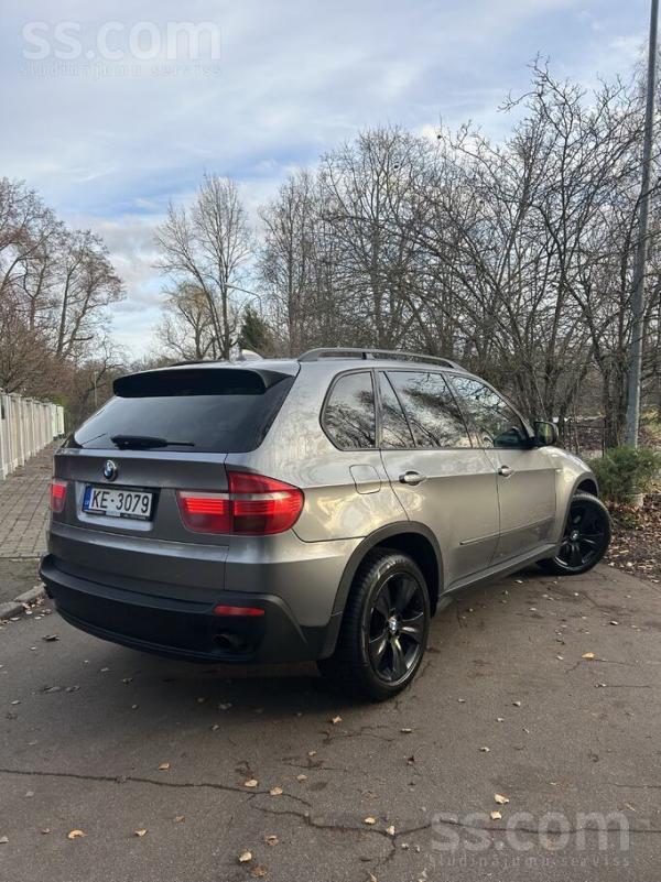 Grey BMW X5 2009 in Riga, with an engine capacity of 2.90 L and mileage of 402 thousand km for 7200 €, photo 4 on AUTOMOTO.COM.LV