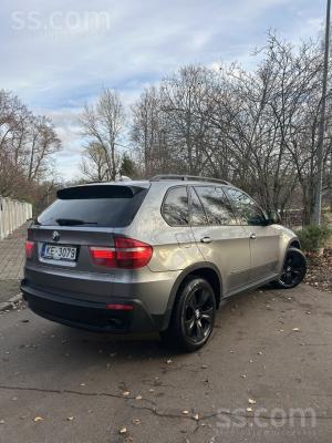Grey BMW X5 2009 in Riga, with an engine capacity of 2.90 L and mileage of 402 thousand km for 7200 €, photo 5 on AUTOMOTO.COM.LV