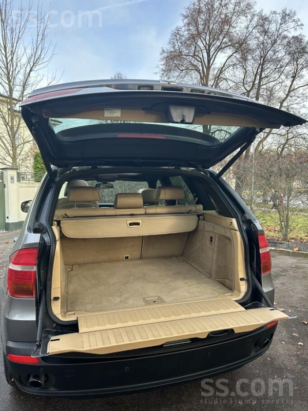 Grey BMW X5 2009 in Riga, with an engine capacity of 2.90 L and mileage of 402 thousand km for 7200 €, photo 9 on AUTOMOTO.COM.LV