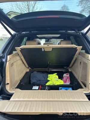 Grey BMW X5 2009 in Riga, with an engine capacity of 2.90 L and mileage of 402 thousand km for 7200 €, photo 18 on AUTOMOTO.COM.LV