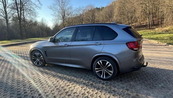 Grey BMW X5 2014 in Vilnius, with an engine capacity of 3.00 L and mileage of 222 thousand km for 19900 €, photo 1 on AUTOMOTO.COM.LV