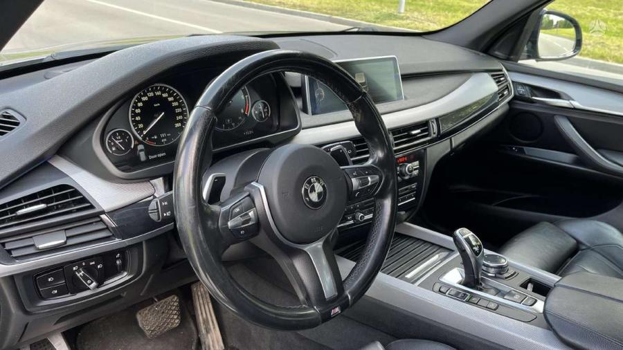 Grey BMW X5 2014 in Vilnius, with an engine capacity of 3.00 L and mileage of 222 thousand km for 19900 €, photo 18 on AUTOMOTO.COM.LV