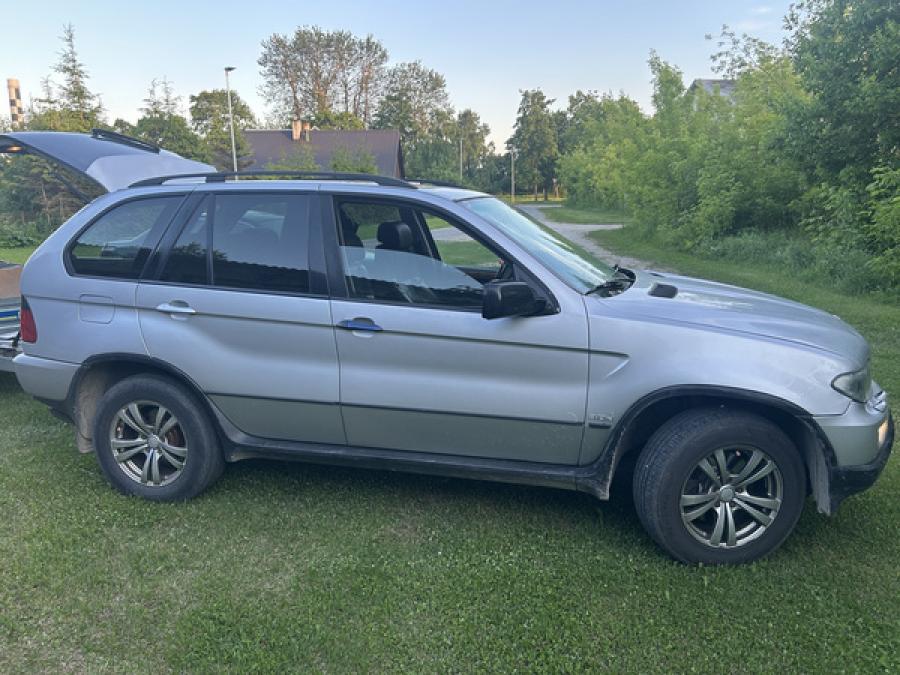 Grey BMW X5 2003 in Rakvere, with an engine capacity of 3.00 L and mileage of 415 thousand km for 3700 €, photo 7 on AUTOMOTO.COM.LV