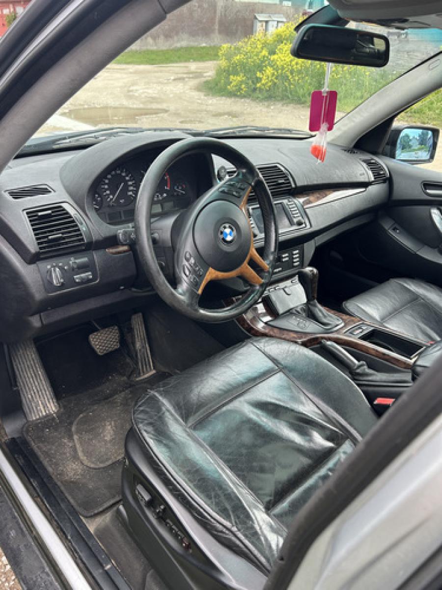 Grey BMW X5 2003 in Rakvere, with an engine capacity of 3.00 L and mileage of 415 thousand km for 3700 €, photo 9 on AUTOMOTO.COM.LV