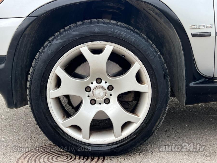 Pelēks BMW X5 2003 Narva, ar dzinēja tilpumu 3.00 L un nobraukumu 370 tūkst. km par 1499 €, foto 18 vietnē AUTOMOTO.COM.LV