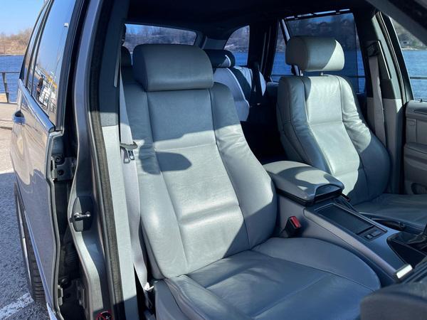 Grey BMW X5 2005 in Tallinn, with an engine capacity of 0.00 L and mileage of 376 thousand km for 6444 €, photo 8 on AUTOMOTO.COM.LV