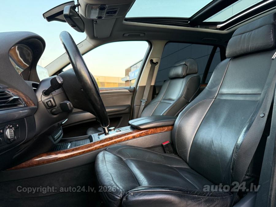 Grey BMW X5 2007 in Tartu, with an engine capacity of 3.00 L and mileage of 322 thousand km for 7800 €, photo 8 on AUTOMOTO.COM.LV