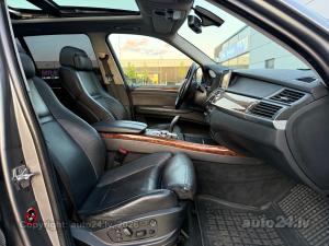 Grey BMW X5 2007 in Tartu, with an engine capacity of 3.00 L and mileage of 322 thousand km for 7800 €, photo 9 on AUTOMOTO.COM.LV