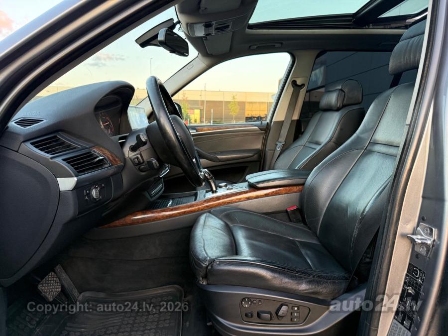 Grey BMW X5 2007 in Tartu, with an engine capacity of 3.00 L and mileage of 322 thousand km for 7800 €, photo 10 on AUTOMOTO.COM.LV