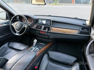 Grey BMW X5 2007 in Tartu, with an engine capacity of 3.00 L and mileage of 322 thousand km for 7800 €, photo 12 on AUTOMOTO.COM.LV