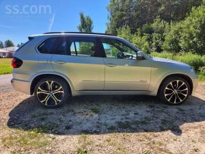 Pelēks BMW X5 2009 Rīga, ar dzinēja tilpumu 3.50 L un nobraukumu 275 tūkst. km par 13000 €, foto 4 vietnē AUTOMOTO.COM.LV