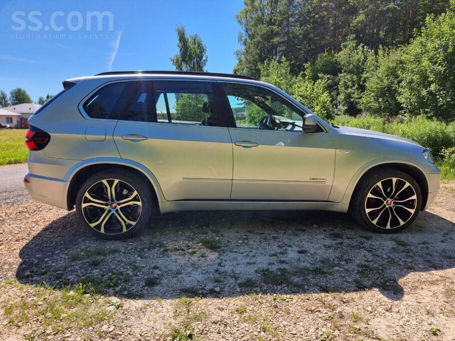 Pelēks BMW X5 2009 Rīga, ar dzinēja tilpumu 3.50 L un nobraukumu 275 tūkst. km par 13000 €, foto 4 vietnē AUTOMOTO.COM.LV