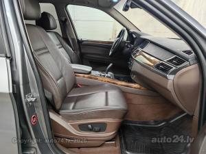 Pelēks BMW X5 2009 Viljandi, ar dzinēja tilpumu 3.00 L un nobraukumu 284 tūkst. km par 9790 €, foto 13 vietnē AUTOMOTO.COM.LV