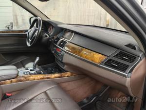 Pelēks BMW X5 2009 Viljandi, ar dzinēja tilpumu 3.00 L un nobraukumu 284 tūkst. km par 9790 €, foto 14 vietnē AUTOMOTO.COM.LV