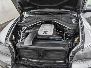 Pelēks BMW X5 2009 Viljandi, ar dzinēja tilpumu 3.00 L un nobraukumu 284 tūkst. km par 9790 €, foto 18 vietnē AUTOMOTO.COM.LV
