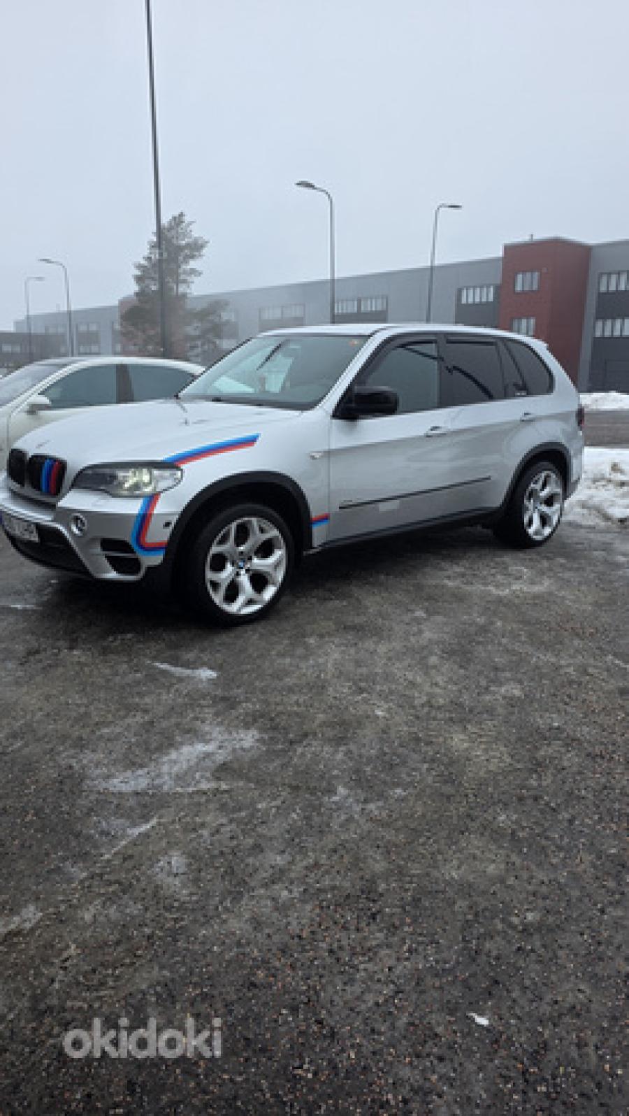 Pelēks BMW X5 2010 Kunda, ar dzinēja tilpumu 4.00 L un nobraukumu 356 tūkst. km par 21000 €, foto 1 vietnē AUTOMOTO.COM.LV
