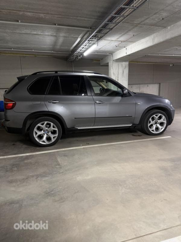 Grey BMW X5 2012 in Tallinn, with an engine capacity of 3.00 L and mileage of 280 thousand km for 12800 €, photo 5 on AUTOMOTO.COM.LV