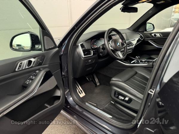 Grey BMW X5 2019 in Tallinn, with an engine capacity of 3.00 L and mileage of 201 thousand km for 38990 €, photo 5 on AUTOMOTO.COM.LV