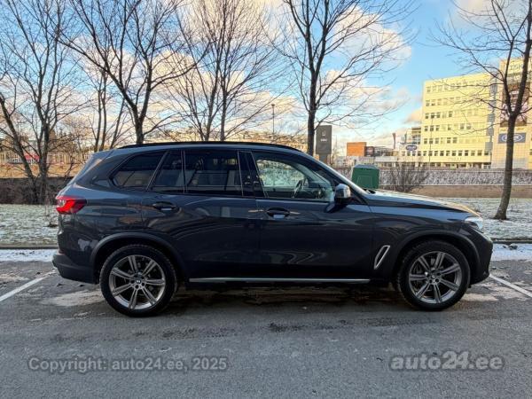 Pelēks BMW X5 2021 Tallina, ar dzinēja tilpumu 3.00 L un nobraukumu 104 tūkst. km par 56000 €, foto 3 vietnē AUTOMOTO.COM.LV