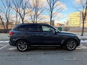 Pelēks BMW X5 2021 Tallina, ar dzinēja tilpumu 3.00 L un nobraukumu 104 tūkst. km par 56000 €, foto 3 vietnē AUTOMOTO.COM.LV