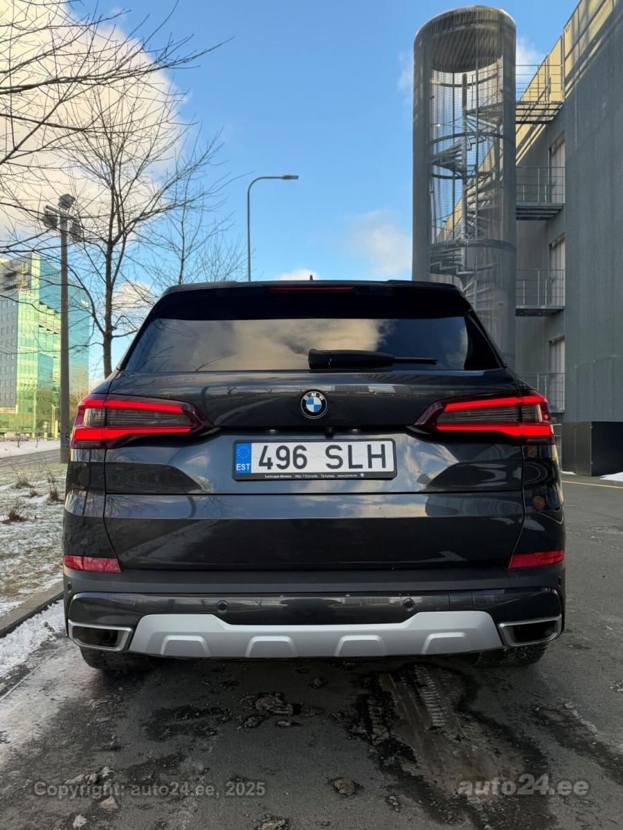 Pelēks BMW X5 2021 Tallina, ar dzinēja tilpumu 3.00 L un nobraukumu 104 tūkst. km par 56000 €, foto 4 vietnē AUTOMOTO.COM.LV