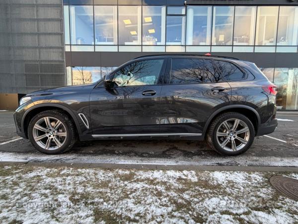 Pelēks BMW X5 2021 Tallina, ar dzinēja tilpumu 3.00 L un nobraukumu 104 tūkst. km par 56000 €, foto 6 vietnē AUTOMOTO.COM.LV