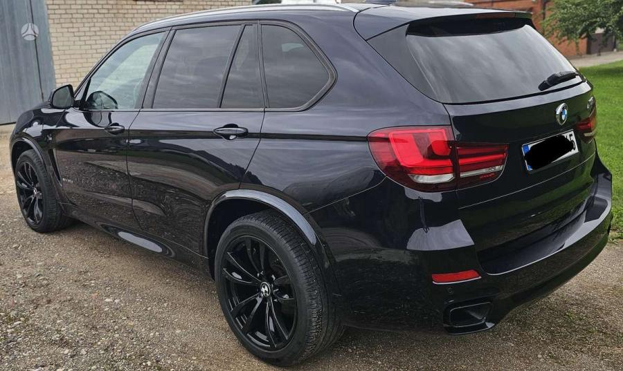 Черный БМВ Х5 М 2014 в Кедайняй, объемом двигателя 2.99 л и пробегом 300 тыс. км за 16800 €, фото 4 на AUTOMOTO.COM.LV