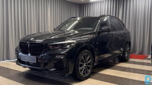 Melns BMW X5 M 2021 Mārupe, ar dzinēja tilpumu 3.00 L un nobraukumu 154 tūkst. km par 43990 €, foto  vietnē AUTOMOTO.COM.LV