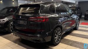 Black BMW X5 M 2021 in Marupe, with an engine capacity of 3.00 L and mileage of 154 thousand km for 43990 €, photo 3 on AUTOMOTO.COM.LV